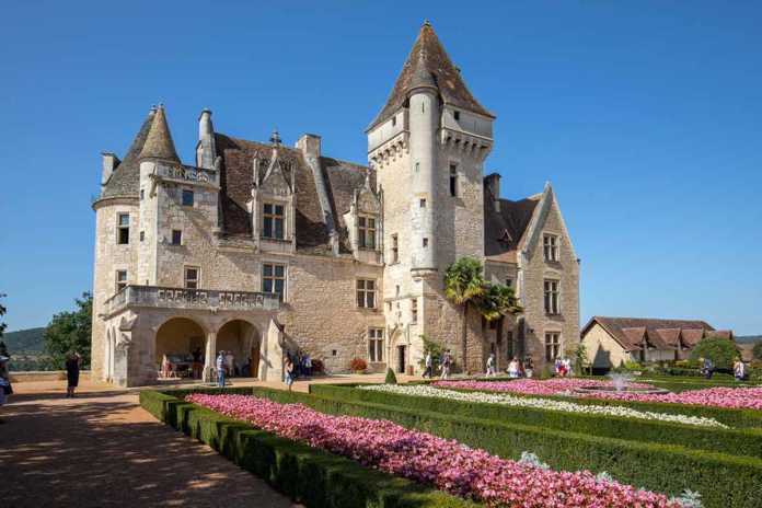 20 Amazing Castles in France For Your 2026 Bucket List