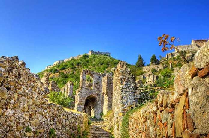 20 Amazing Castles in Greece For Your 2026 Bucket List
