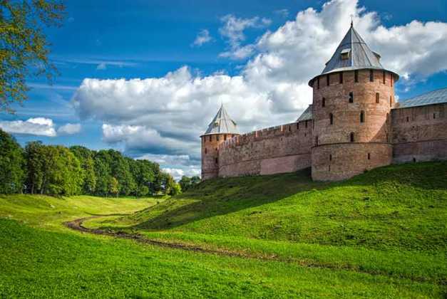 20 Russian Palaces and Forts For Your 2026 Bucket List