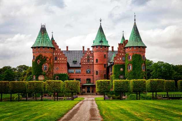21 Fairytale Castles in Sweden For Your 2026 Bucket List