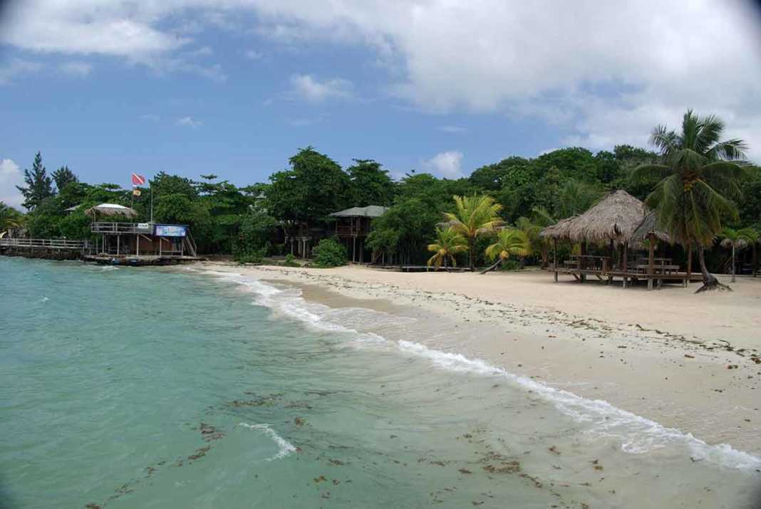 20 Amazing Beaches In Honduras In 2026
