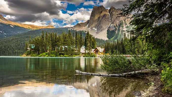 15 Ways To Enjoy Fall In Canada - Autumn In Canada In 2026