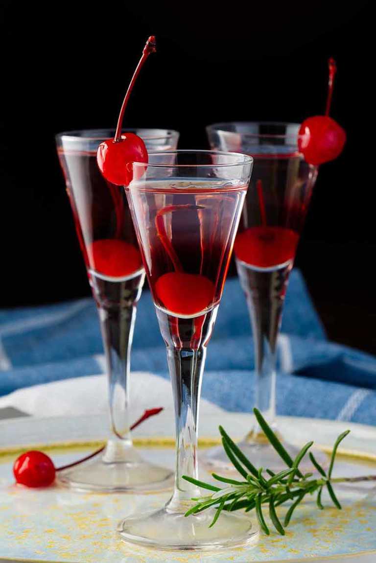 20 French Drinks And Cocktails To Enjoy In 2026