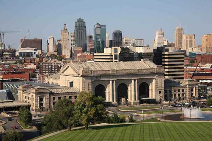 21 Amazing Landmarks in Missouri To See In 2026