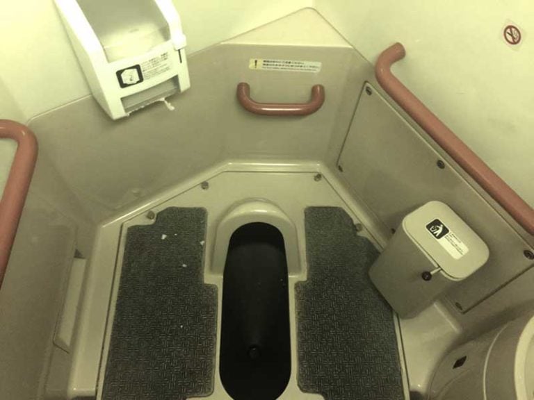 Japanese Toilets - A Guide To How To Use The Toilets In Japan